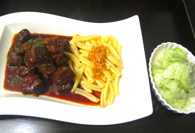 Ungarischer Rinder Gulasch (Hungarian Beef Goulash) | ChefsOpinion